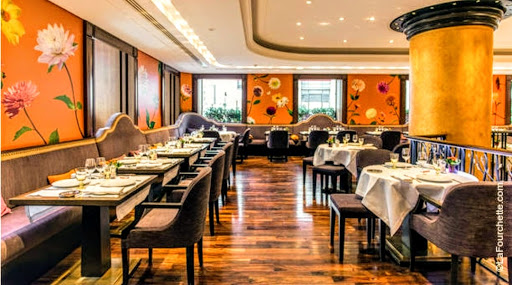 Restaurant Le George V - Chez Moustache