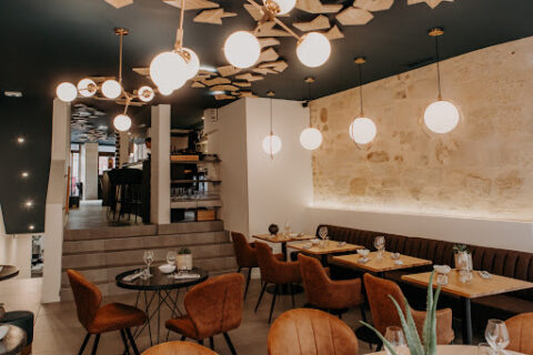 Modjo: Découvrez notre restaurant et sa cuisine exquise - Chez Moustache